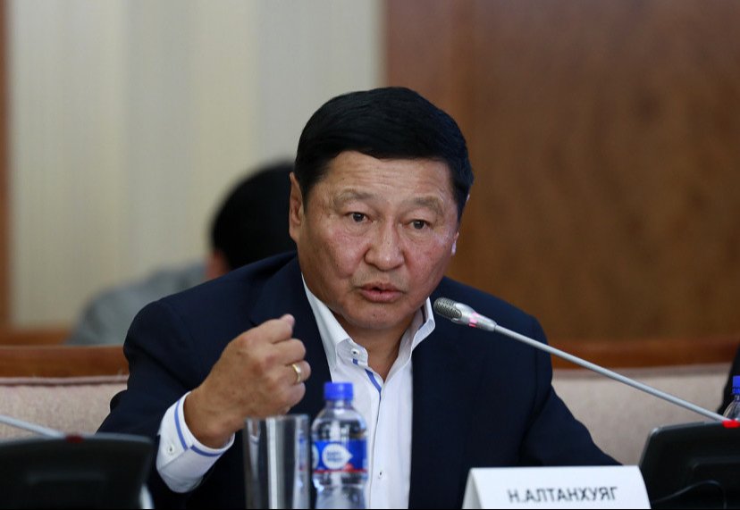 Цагаан суваргын ордыг би биш парламентын гишүүд л хувьд өгсөн шүү